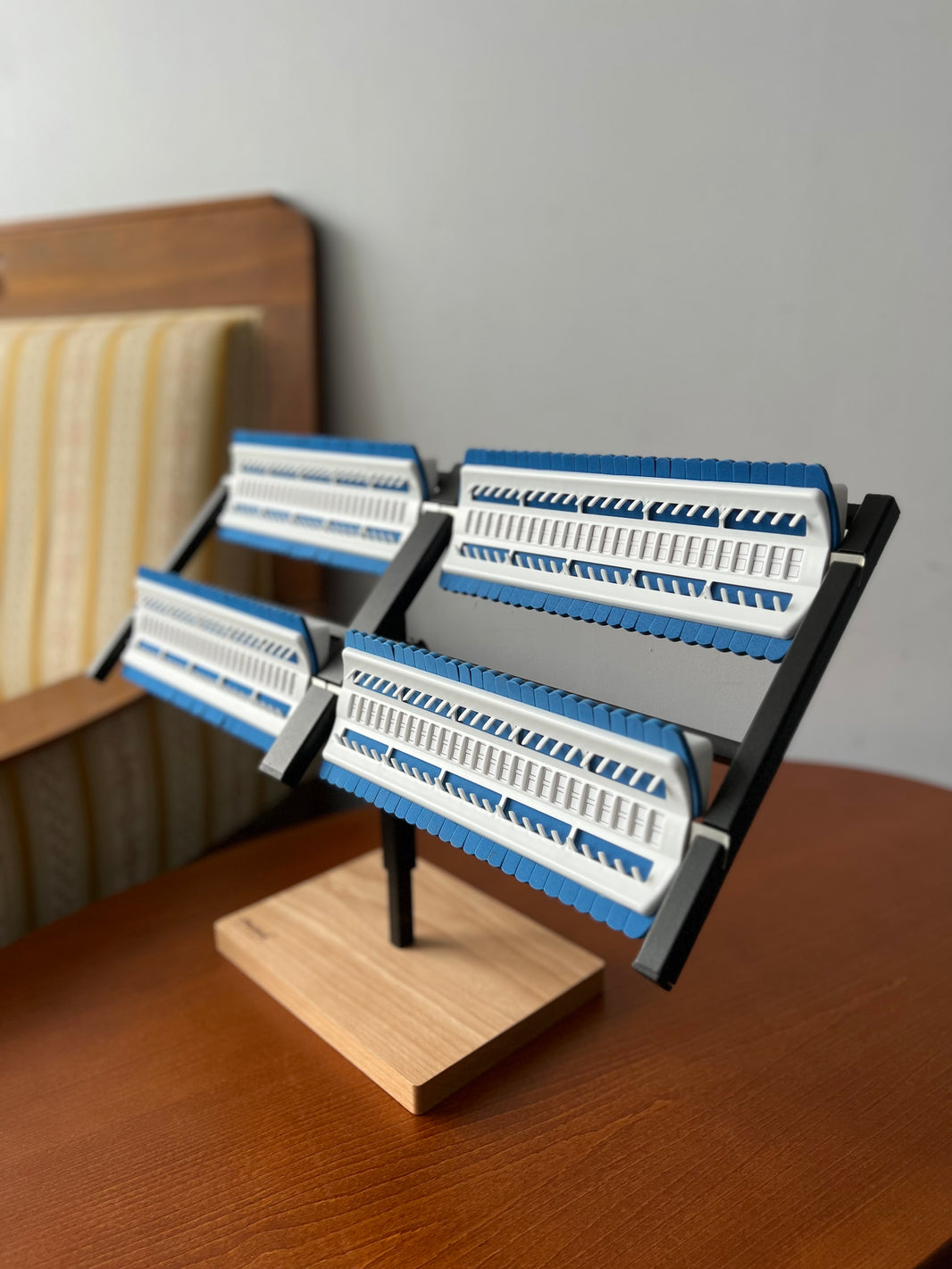 Omanik Frames & Stands – Lindy Stitches